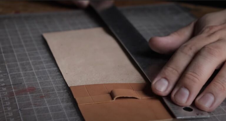 What Does Leather Smell Like: Explaination - LeatherHandy